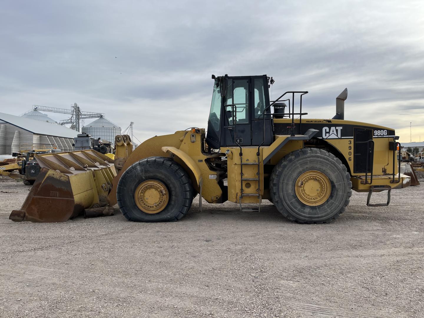 CARGADOR FRONTAL CATERPILLAR 980G - Venta de Maquinaria Wiebe